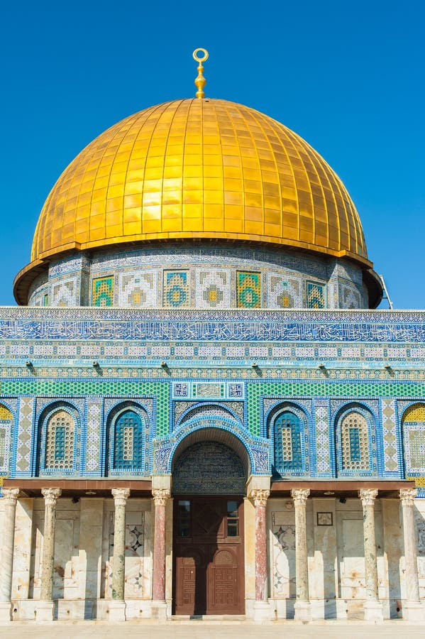 Rotskoepel stock afbeelding. Image of goud, kerk, godsdienst - 49399601