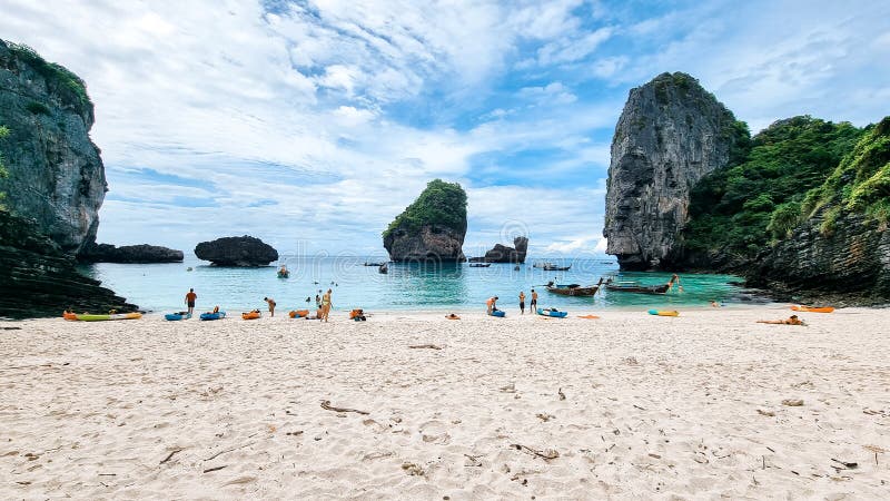 Koh Phi Phi Thailand, Longtail Boats on the Beach of Koh Phi Phi Don ...