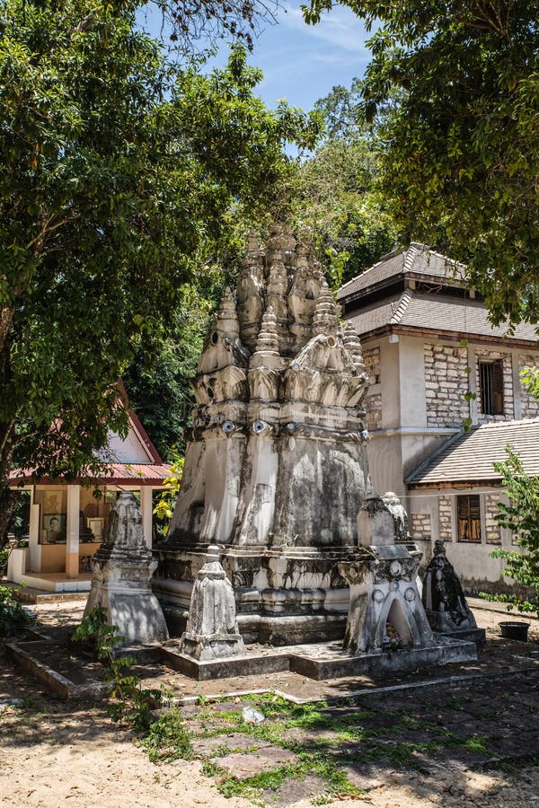 Koh Samui - Thailand - Temple Editorial Photography - Image of landmark ...