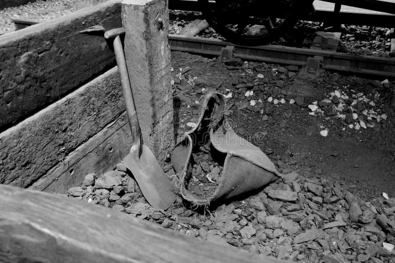 Kohle im Sack stockbild. Bild von zerbrochen, felsen - 18325301