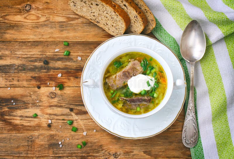 Kohlsuppe Shchi Mit Rindfleisch Und Sauerrahm Stockbild - Bild von ...