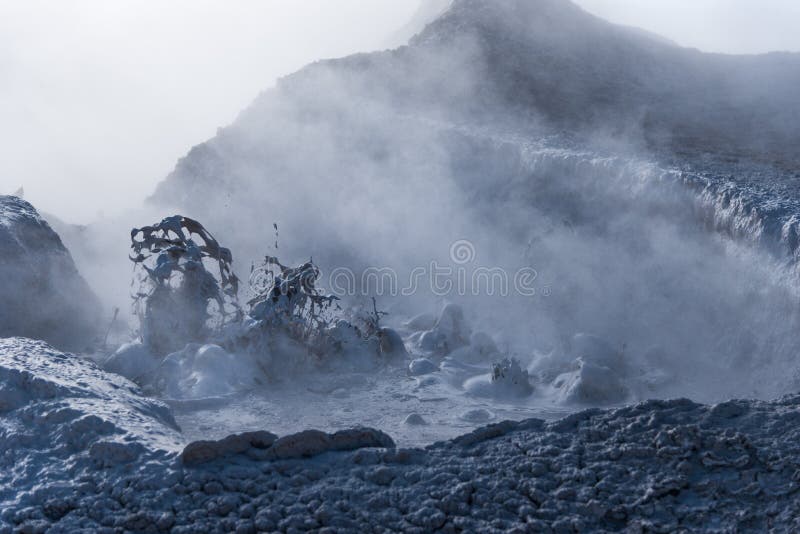 Kokende Modder Van Fumarolen Stock Afbeelding - Image of fumarolen ...