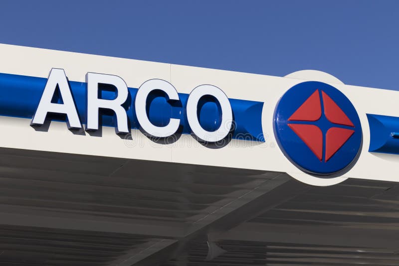Arco Ampm Sign And Logo Advertises Gas Station And A Convenience Chain