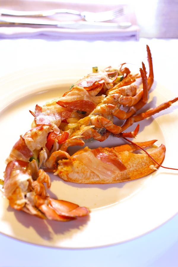 Röd kokt hummer fotografering för bildbyråer. Bild av friskhet - 26542713
