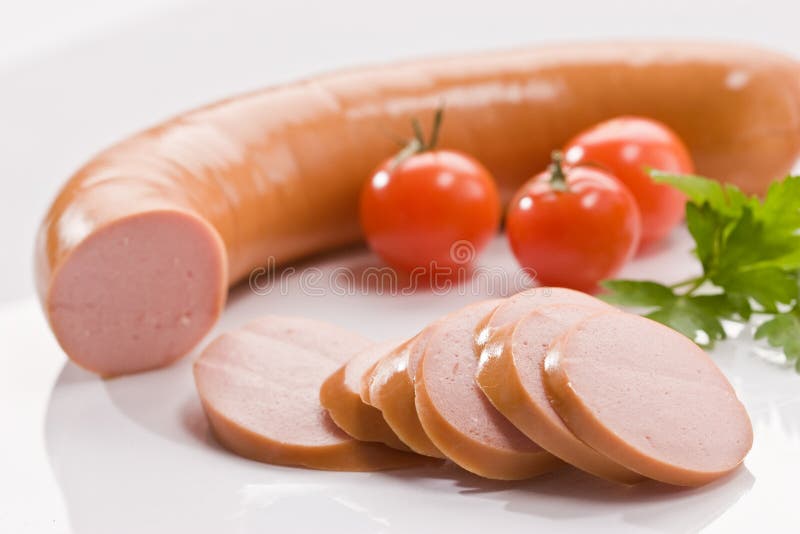 Kokt korv med gräsplaner fotografering för bildbyråer. Bild av ...