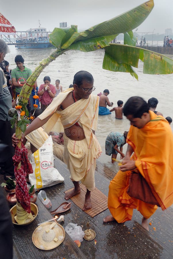 The Kolabau Ritual at the River Ganga Editorial Stock Image - Image of ...