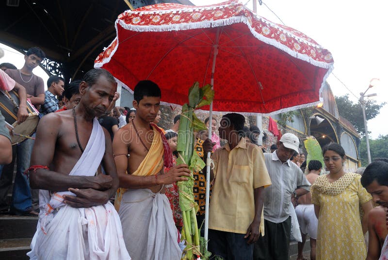 The Kolabau Ritual at the River Ganga Editorial Image - Image of mantra ...