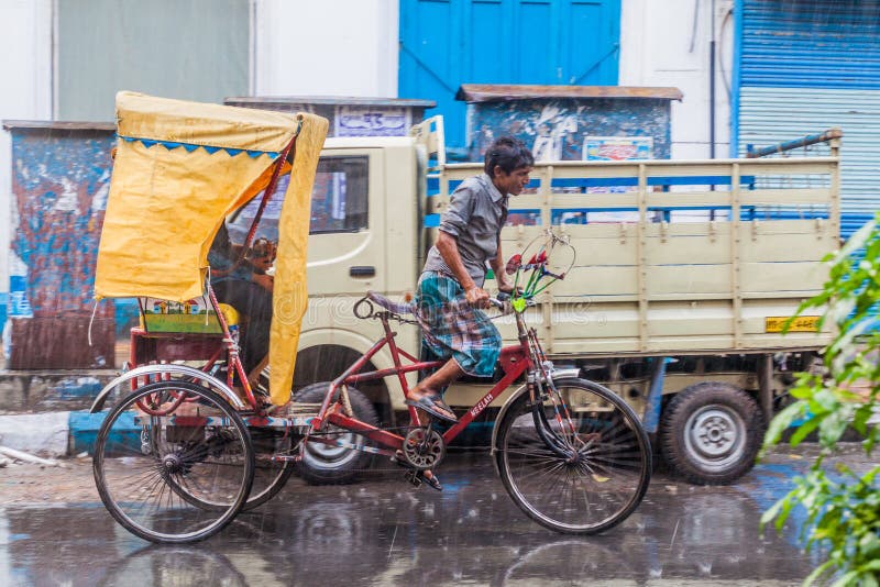 KOLKATA, INDIA - OCTOBER 30, 2016: Cyclo Rickshaw in the Center of ...