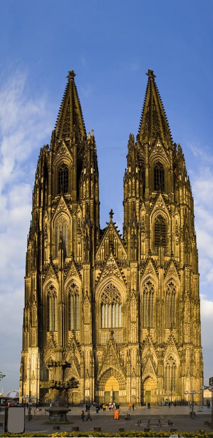 Koln dom-Frontseite stockbild. Bild von platz, kreuz, hoch - 9500007