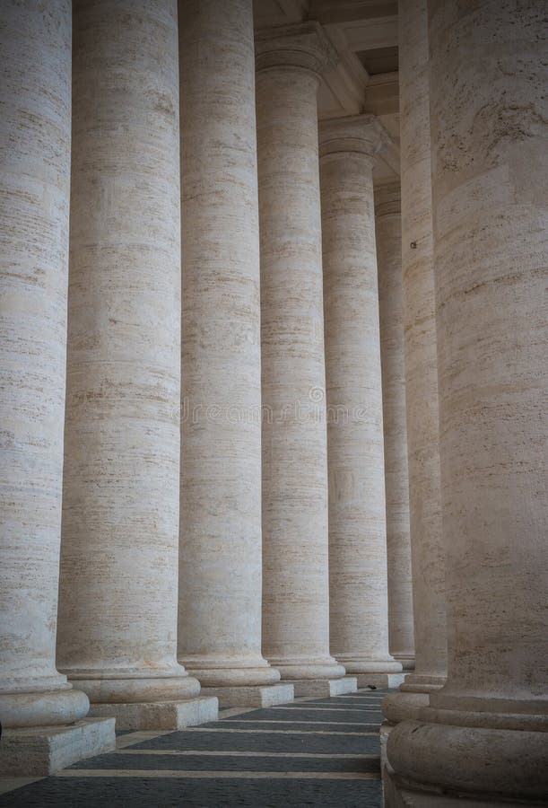 Kolonnade Auf Sr.Peter-Quadrat. Rom. Stockbild - Bild von laterne ...