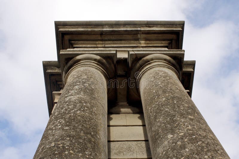 Kolonner arkivfoto. Bild av härskat, runt, dörr, stort - 49060836