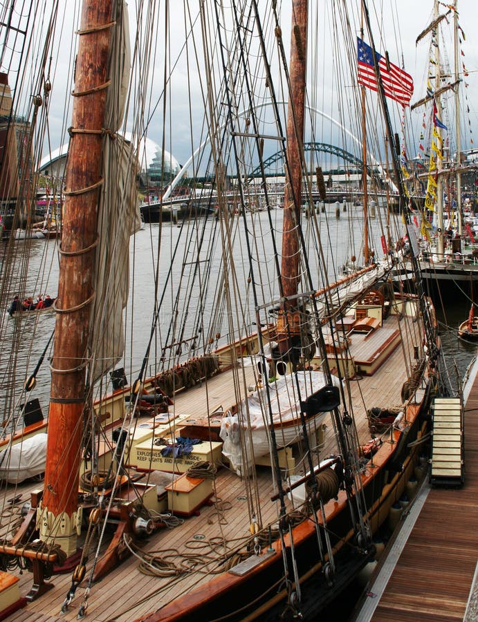 Kom aan boord redactionele stock foto. Image of zeilen - 197198