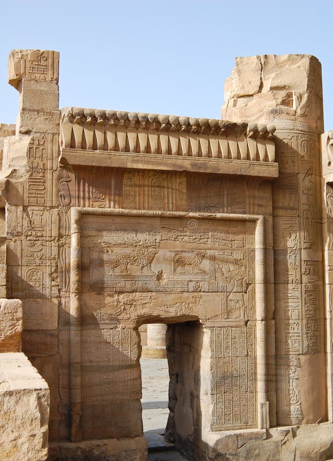 Hieroglyphen am Tempel Von Kom Ombo, Ägypten Stockbild - Bild von ...
