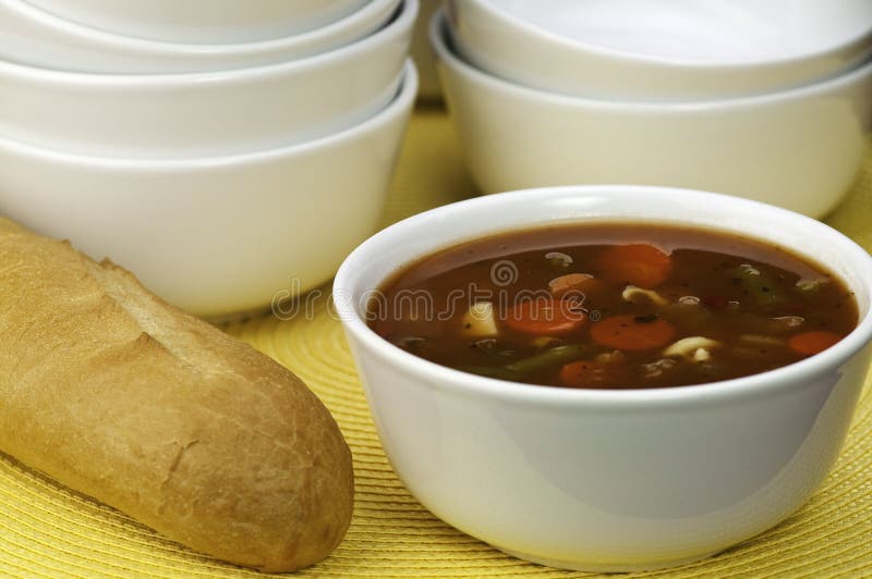 Kom met soep stock afbeelding. Image of kruid, fotografie - 14502345