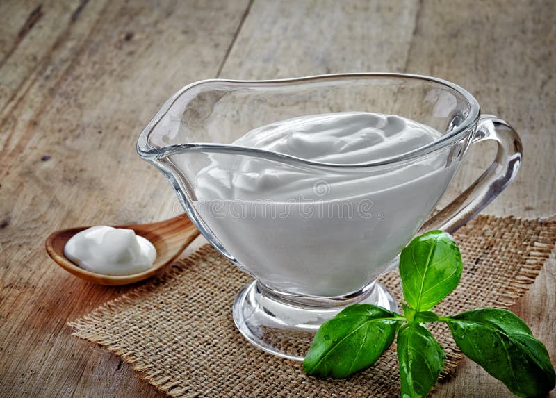 Zure Room En Bieslook Geïsoleerd Op Witte Achtergrond, Lente-ui Met ...