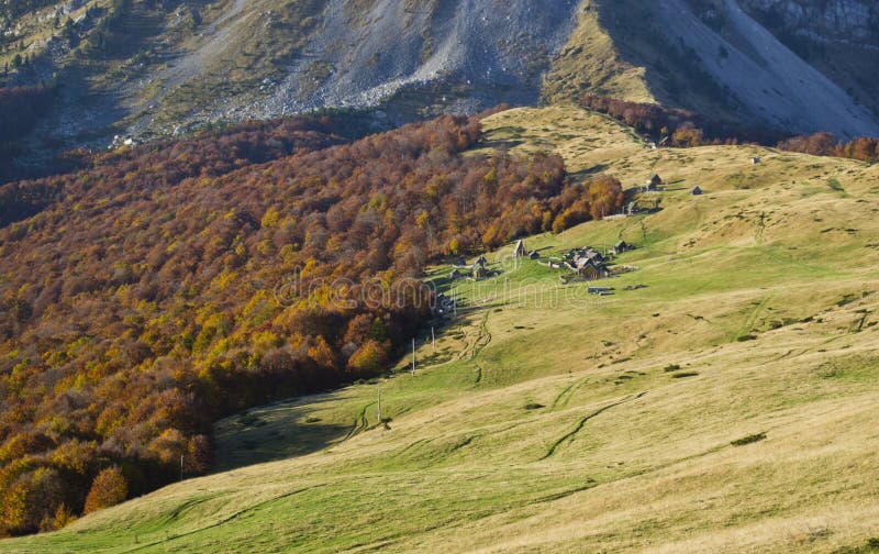 Komovi photo stock. Image du trekking, beau, ciel, roches - 70289760