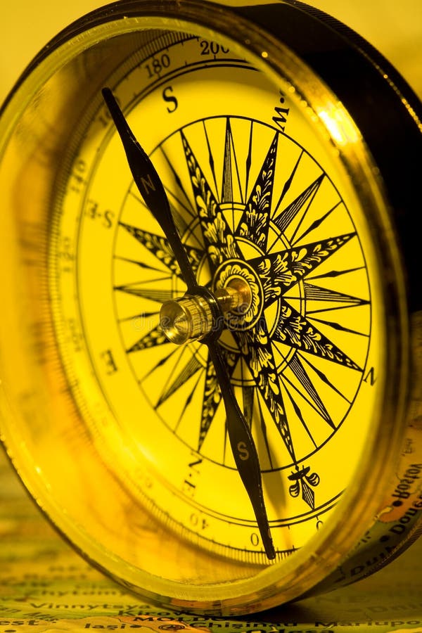 Kompas stock afbeelding. Afbeelding bestaande uit navigate - 3340975