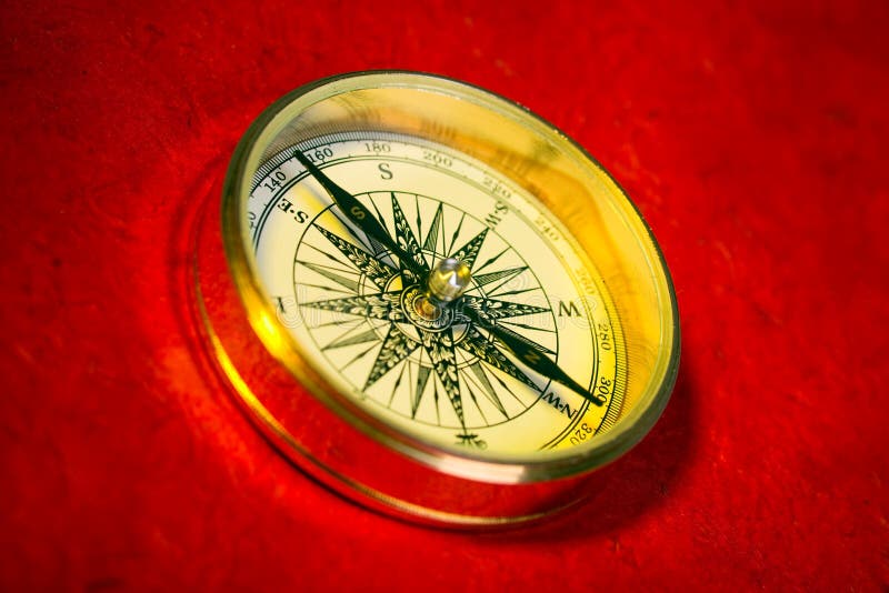 Kompas stock afbeelding. Image of achtergrond, goud, document - 4404651