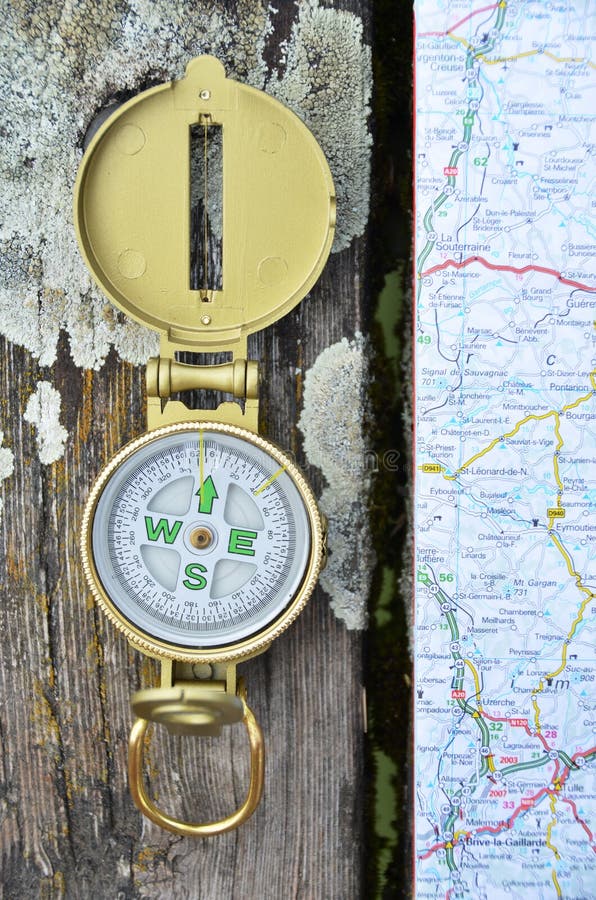 Kompas i mapa zdjęcie stock. Obraz złożonej z turystyka - 40384164