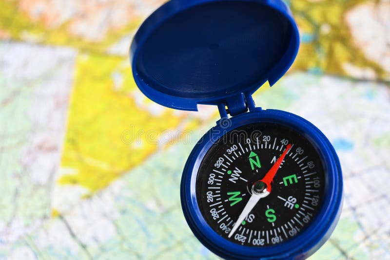 Kompas i mapa zdjęcie stock. Obraz złożonej z eksploracja - 199960602