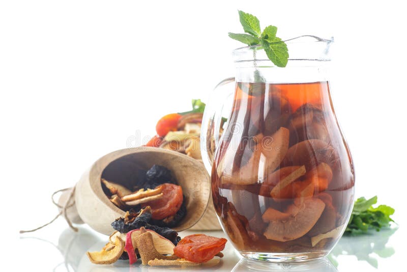 Sommer-Obstkompott stockfoto. Bild von mahlzeit, brombeere - 8359880