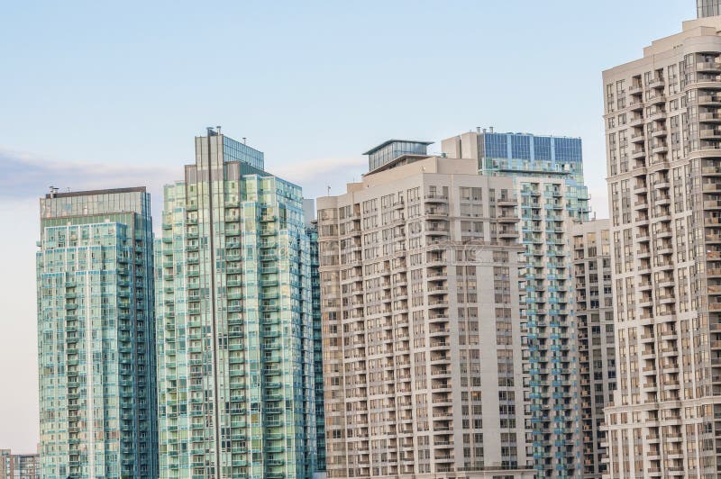 Kondominium in Mississauga Ontario Stockfoto - Bild von erhöht, über ...