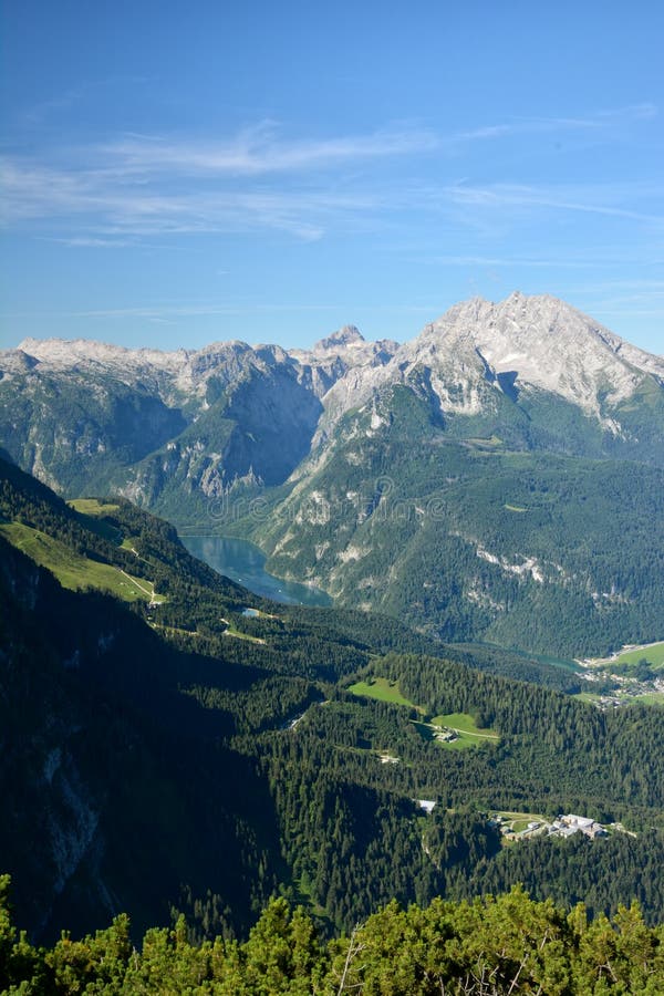 Konig Sehen Ansicht Und Bayerische Alpine Berge Stockbild - Bild von ...