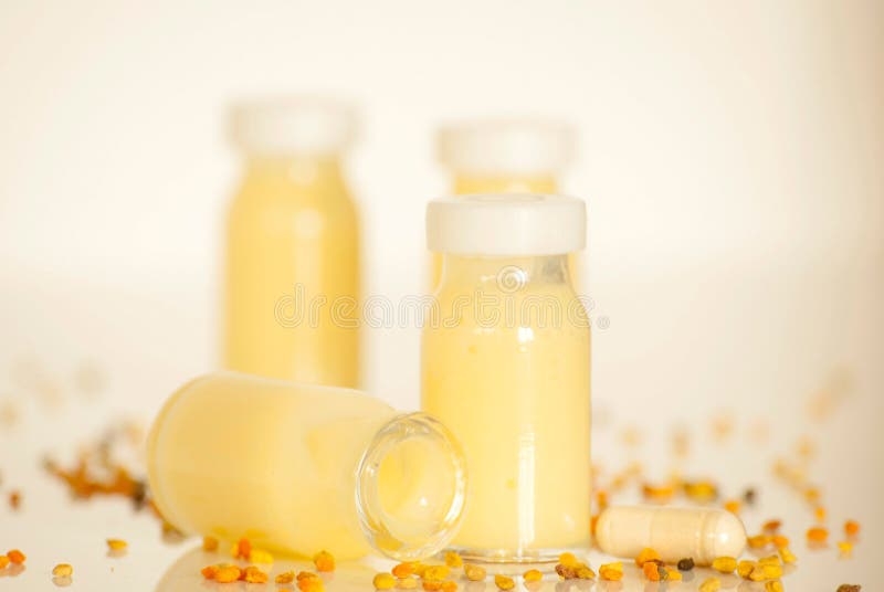 Koninklijke gelei stock foto. Image of voedzaam, bijenkorf - 37781038