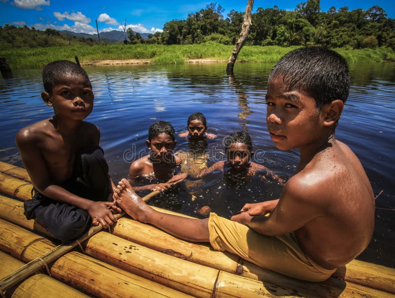 Inheemse Familie Van Asli Inheemse Mensen Van De Orang-oetan ...