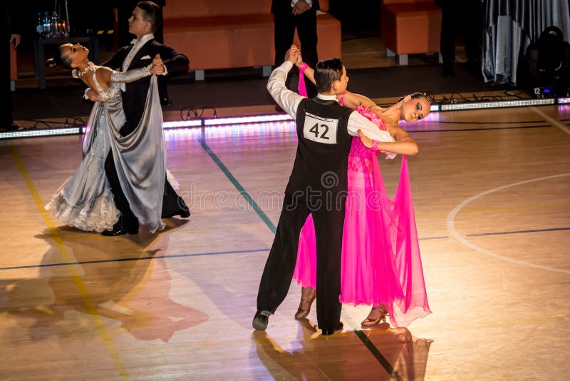 Konkurrenten, Die Langsamen Walzer Auf Der Tanzeroberung Tanzen ...
