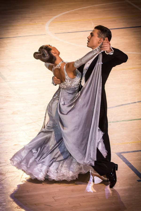 Konkurrenten, Die Langsamen Walzer Auf Der Tanzeroberung Tanzen ...