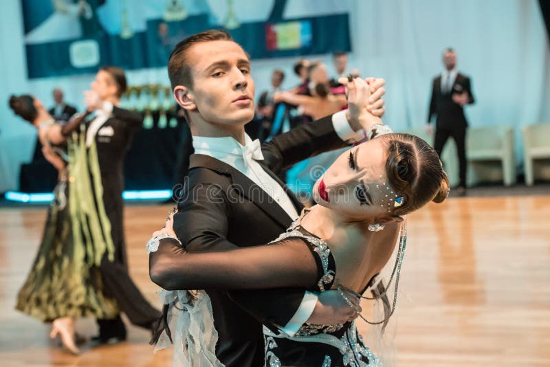 Konkurrenten, Die Langsamen Walzer Auf Der Tanzeroberung Tanzen ...
