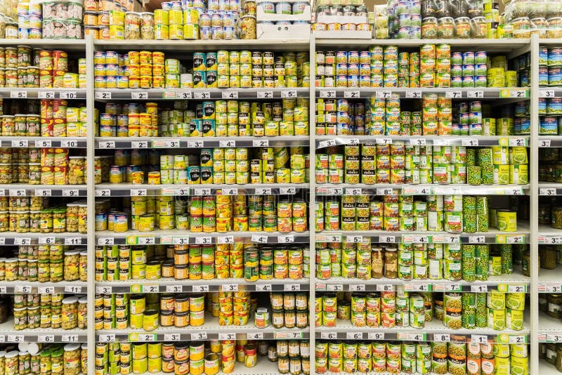 Konserven Auf Supermarkt-Stand Redaktionelles Stockfotografie - Bild ...