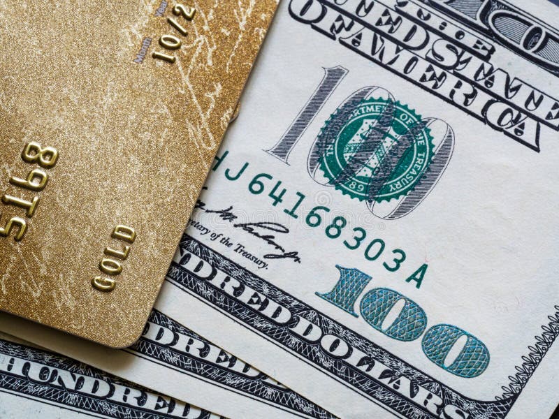 Kontokort Och 100 Dollar Kontant, Makro Fotografering för Bildbyråer ...