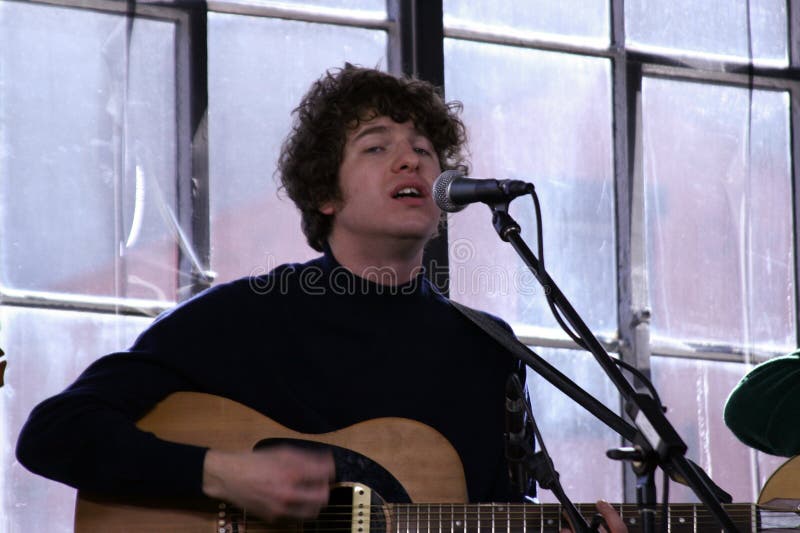 The Kooks - Luke Pritchard - Perform a Private Session in New York ...