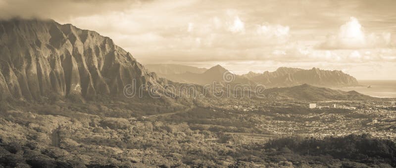 Koolau Mountain Range, Oahu, Hawaii Stock Image - Image of lawn ...