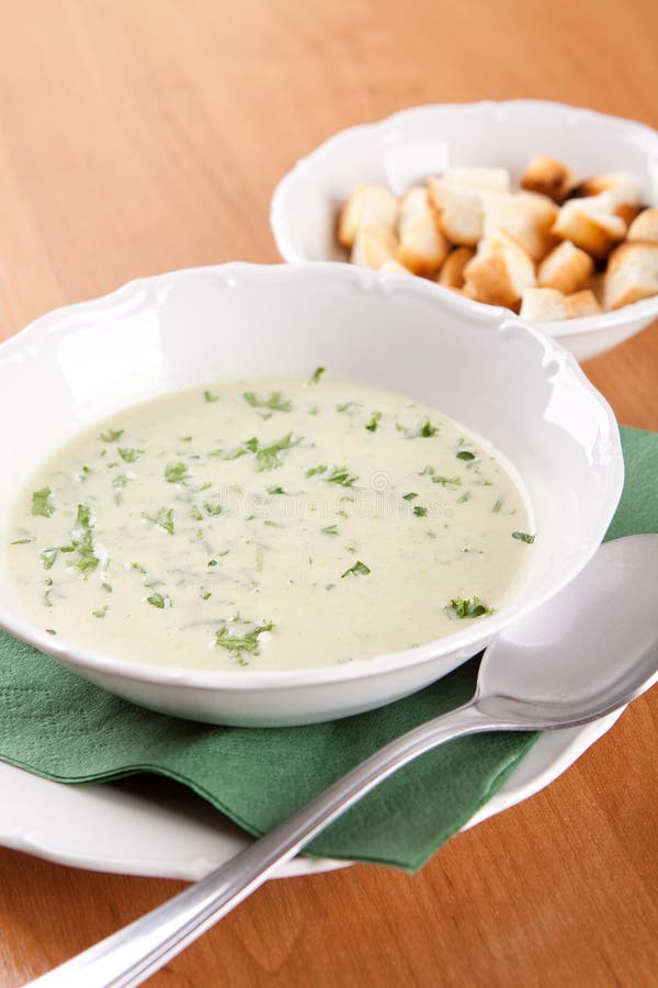 Koolsoep Met Room Met Geroosterde Sandwich Stock Foto - Image of ...