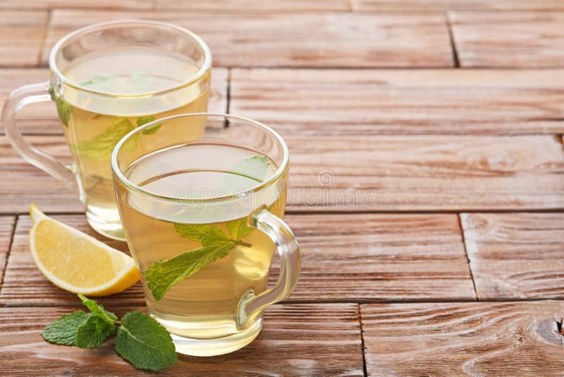 Kop thee stock foto. Image of gebladerte, munt, adem - 104039694