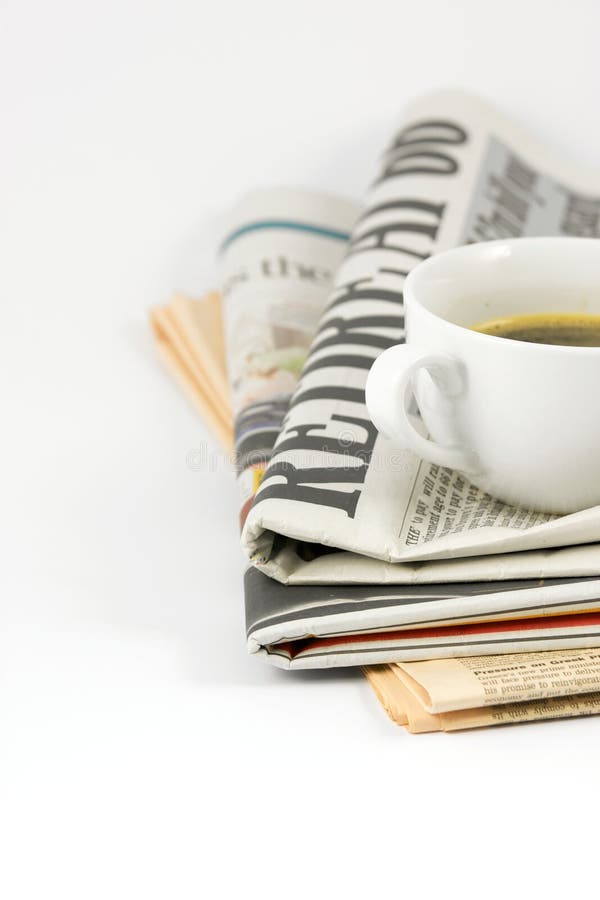 Een Kop Koffie Op Een Krant Stock Foto - Image of redactie, financieel ...