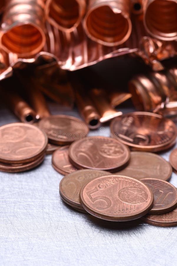 Ruw Goud En Geld Stockfoto's - Download 450 Royalty Free Photos