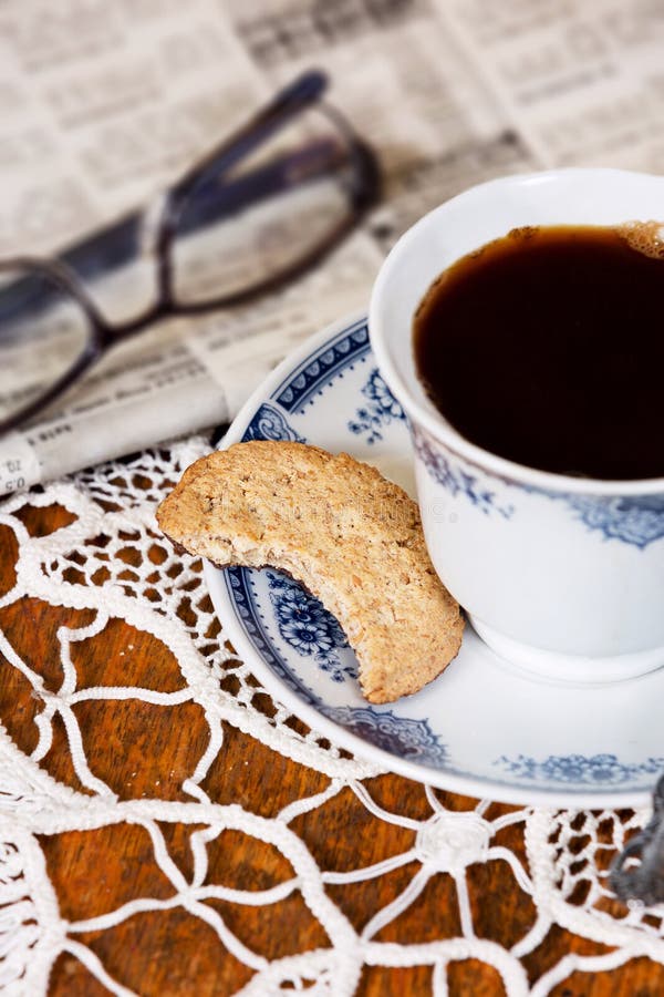 Kopp Kaffe, Kaka Och Giffel Arkivfoto - Bild av artikel, stängning ...