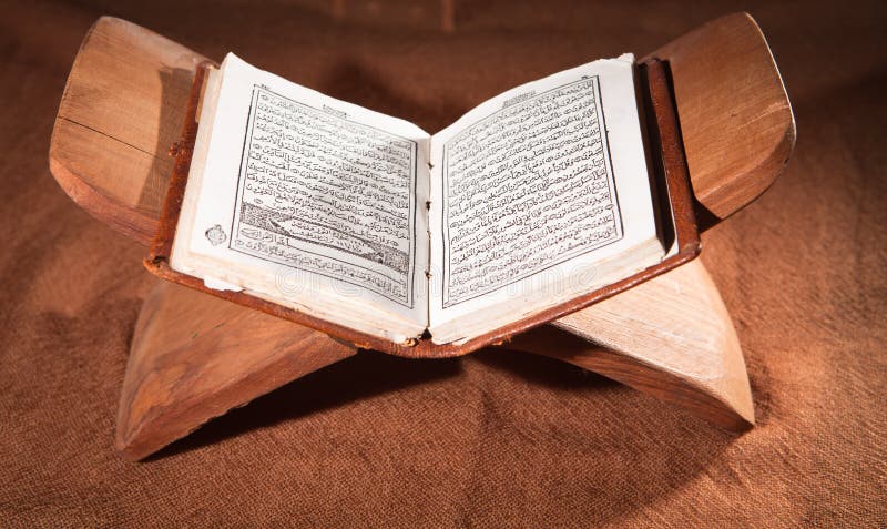 Koran, heilig boek stock foto. Image of arabisch, gebed - 19485836