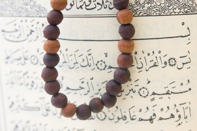 De Parels Van De Koran En Van Het Gebed Stock Foto - Image of sluit ...