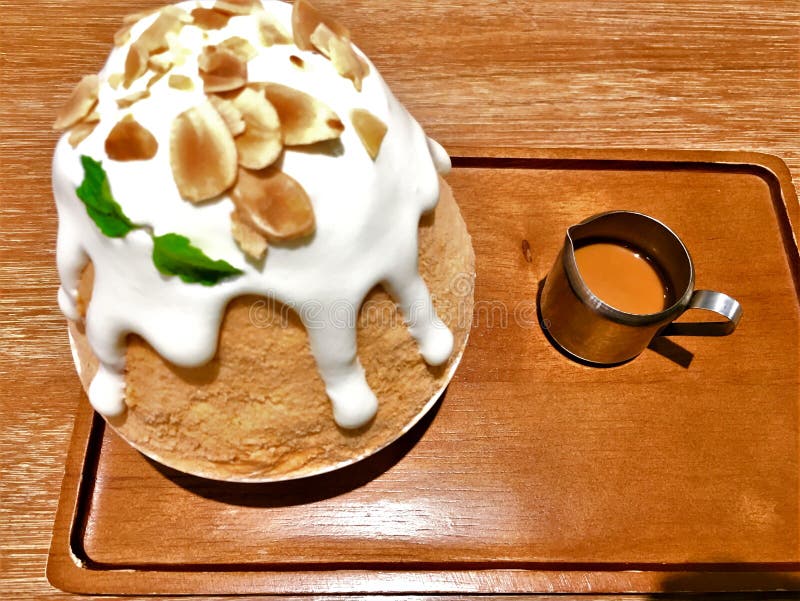 Korean Dessert Bing Soo Beverage Iced Tea Stock Image - Image of food ...