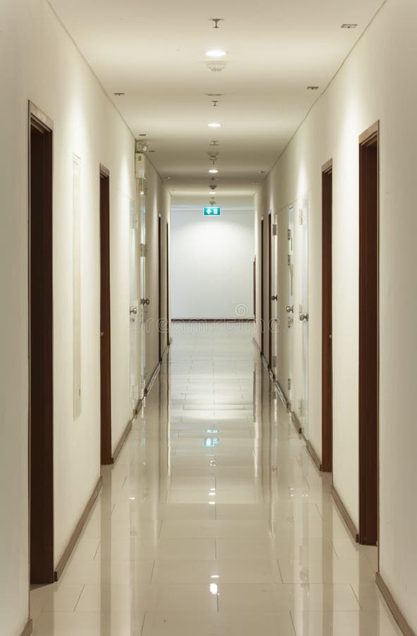 Korridor in der Wohnung stockbild. Bild von sauber, medizinisch - 36082383