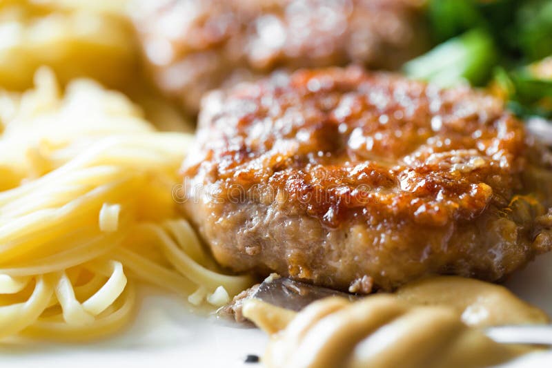 Kotelet stock foto. Image of vlees, keuken, fijngestampt - 23776520