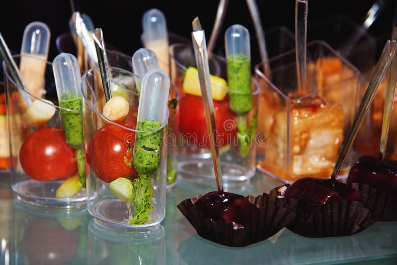 Koude snack stock foto. Image of gastronomisch, catering - 78410534