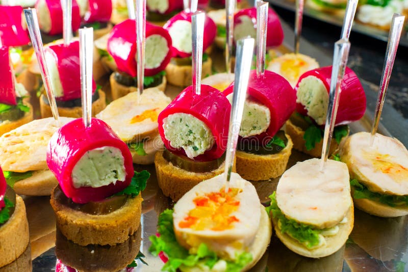 Koude Voorgerechten Op De Buffetlijst Stock Foto - Image of eten, diner ...