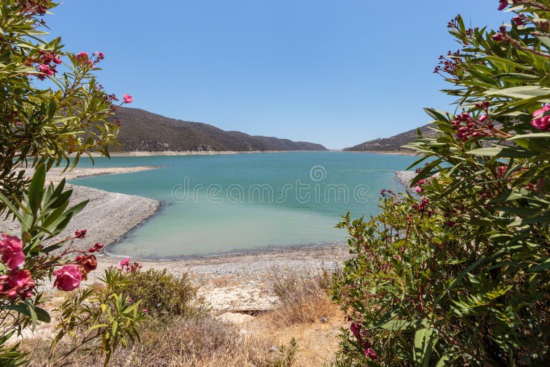 Kouris-Wildbecken in Zypern Stockfoto - Bild von strand, speicherung ...