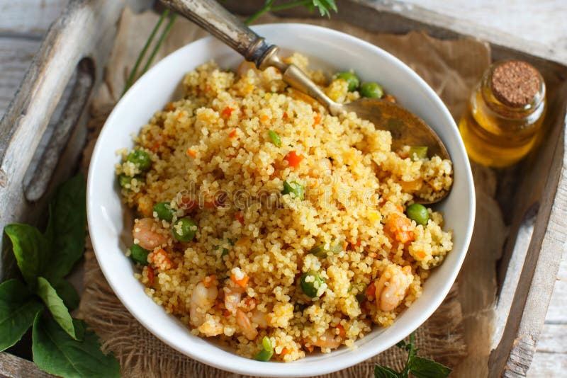 Kouskous Met Garnalen En Groenten Stock Foto - Image of oosters ...